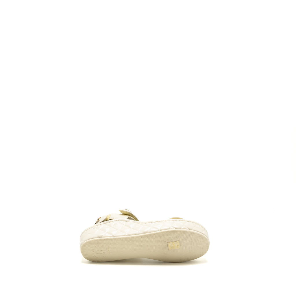 Chanel 21B CC And Letter Logo Sandals Shiny Calfskin Ivory – Roziera